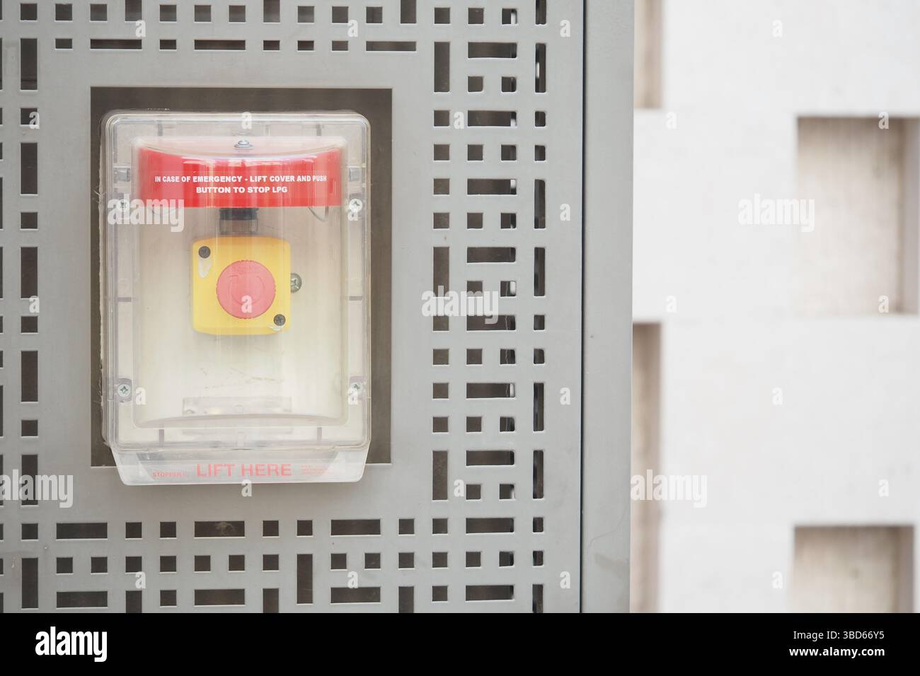 Installation of a lift hi-res stock photography and images - Alamy