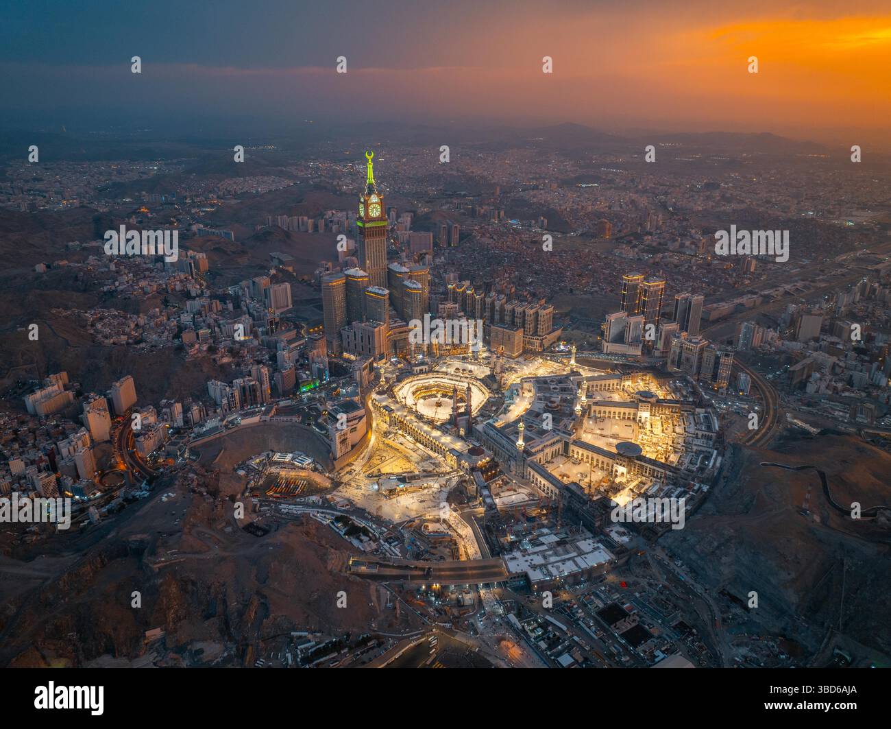 Mecca clock tower hi-res stock photography and images - Alamy