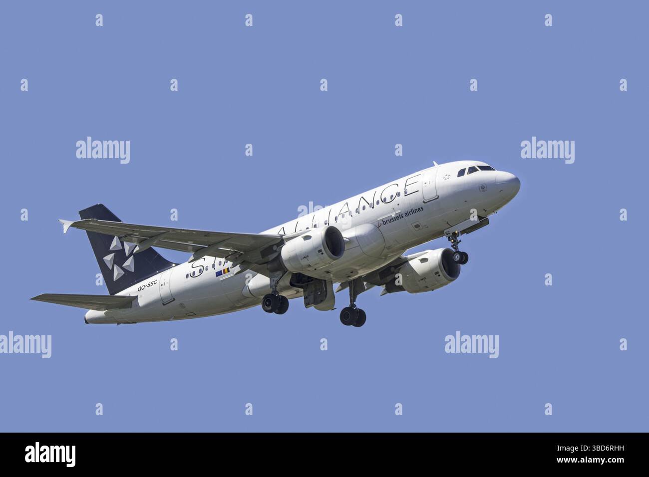 Airbus a319 112 narrow hi-res stock photography and images - Alamy