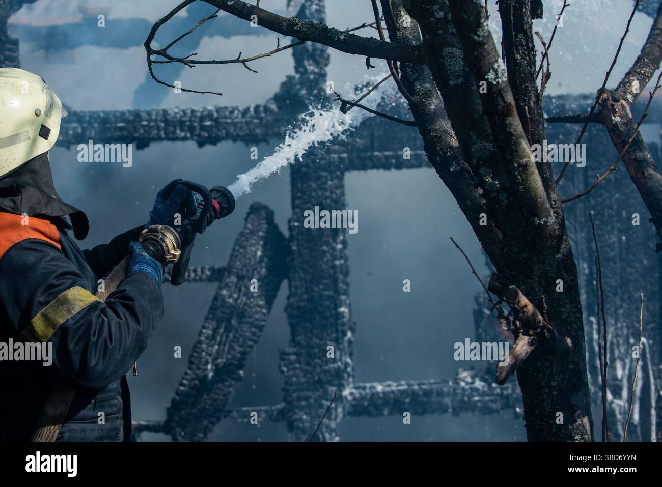 Firefighter put out a fire. Brave firefighter battling house blaze ...
