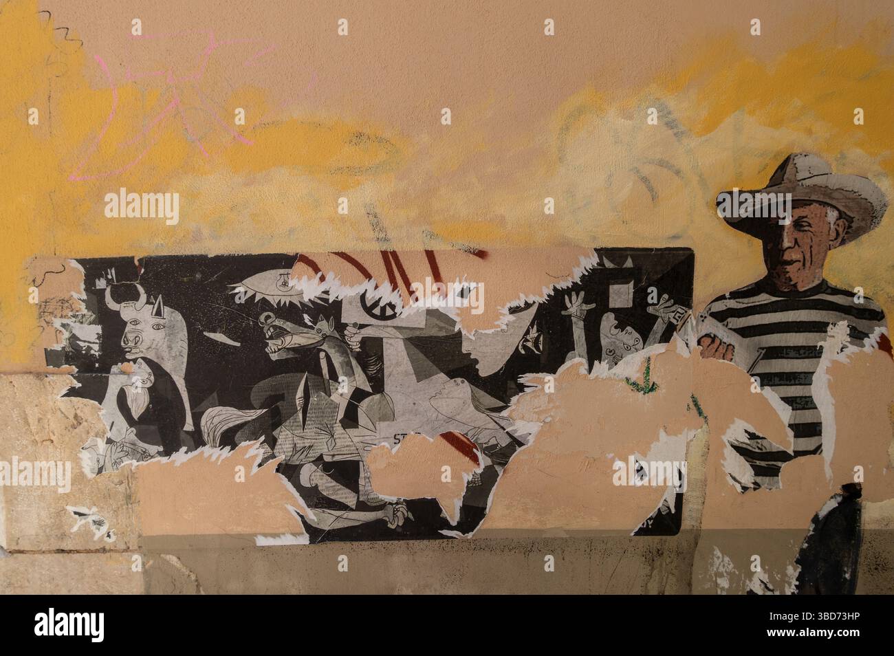 Pablo Picasso Figure Mural and Famous Guernica Art Painting by Urban ...