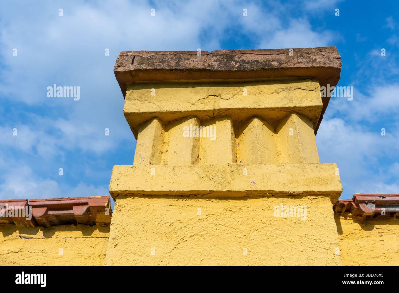 Carved pillar support hi-res stock photography and images - Alamy