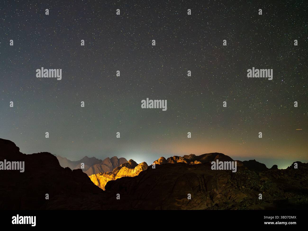Night sky and milky way over mount sinai area in egypt Stock Photo - Alamy