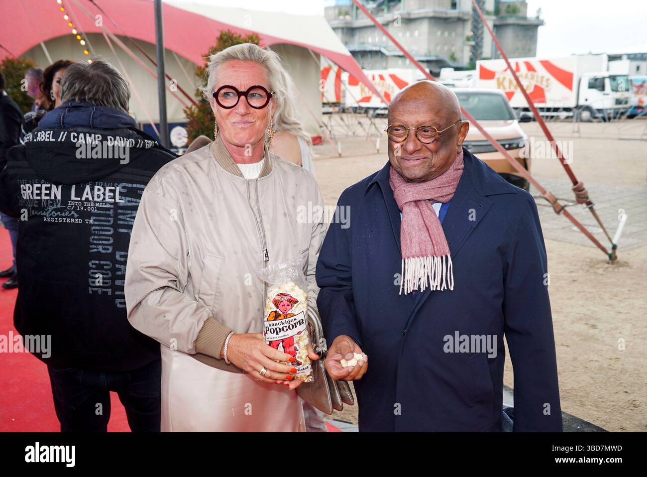 Ian Karan mit seiner Frau Barbara Unternehmer bei der Premiere des ...