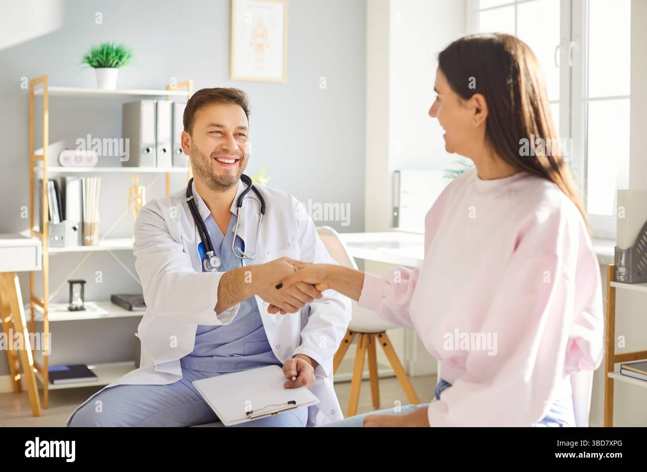 Consulting advice hands patient hi-res stock photography and images - Alamy