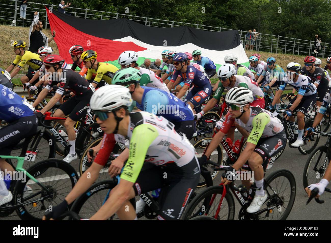 Modena, Italy. 23rd May, 2025. Modena. Propal activists display a ...