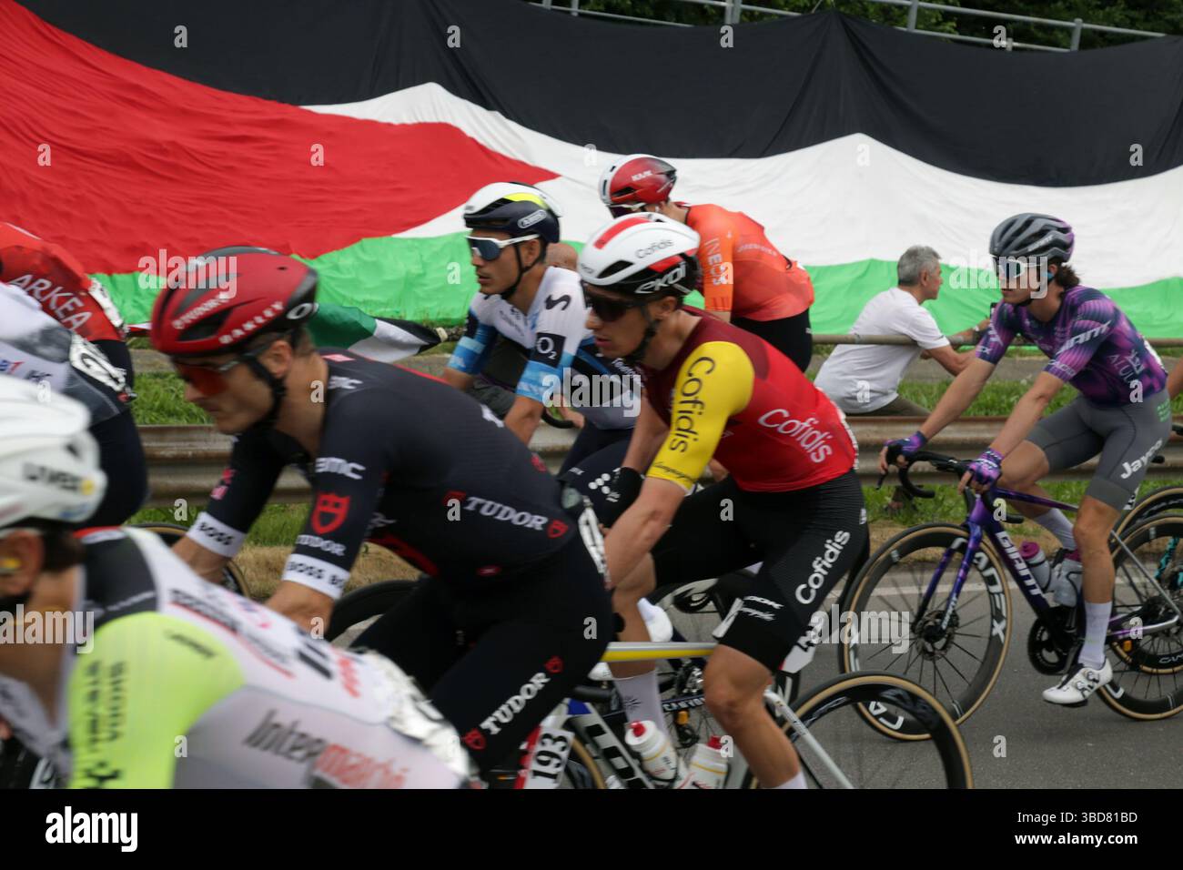 Modena, Italy. 23rd May, 2025. Modena. Propal activists display a ...
