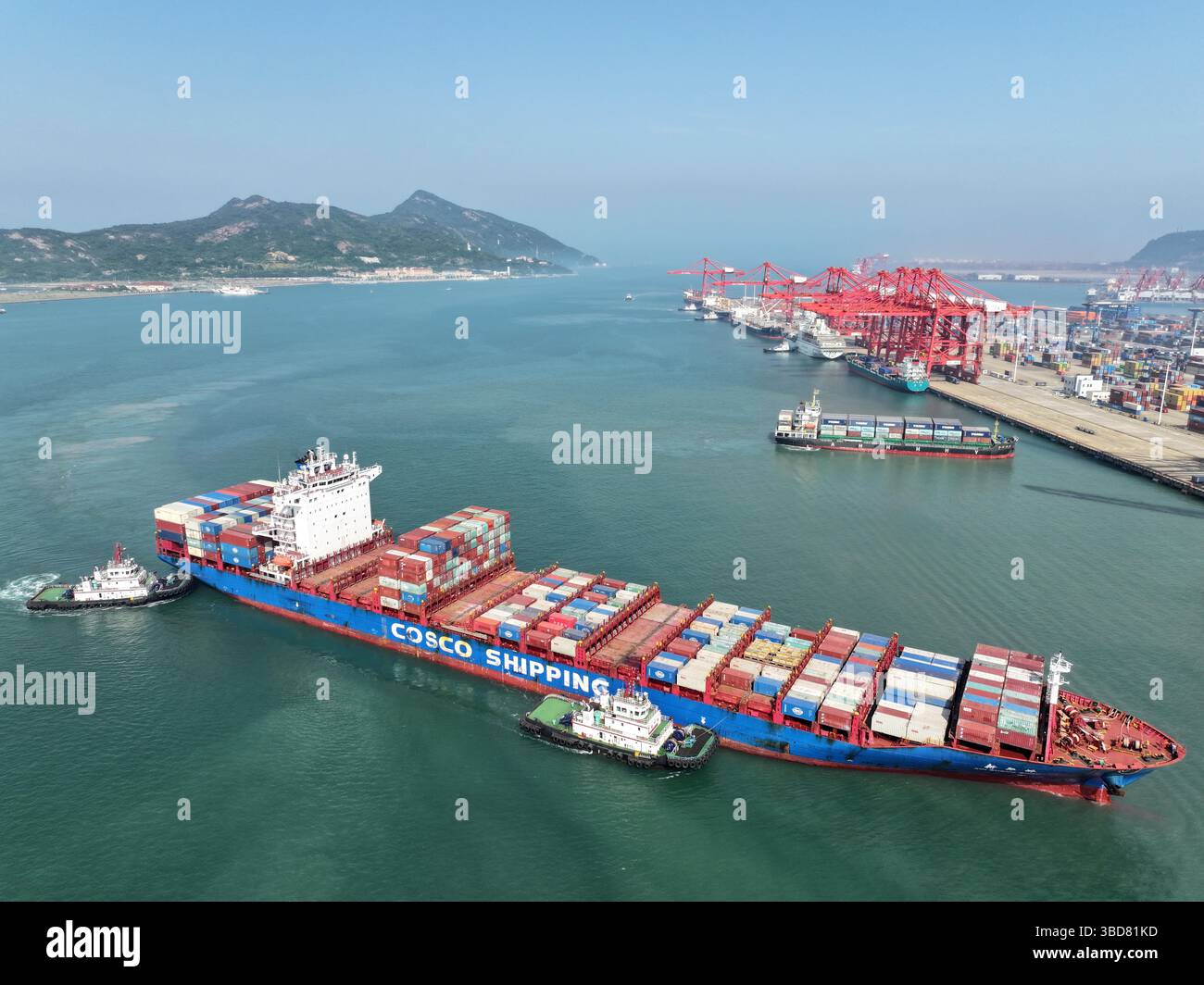 Aerial photo shows the container terminal of Lianyungang Port ...