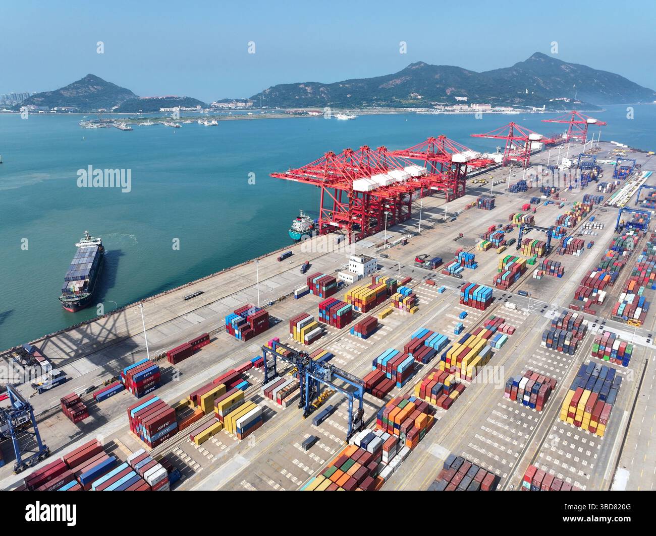 Aerial photo shows the container terminal of Lianyungang Port ...