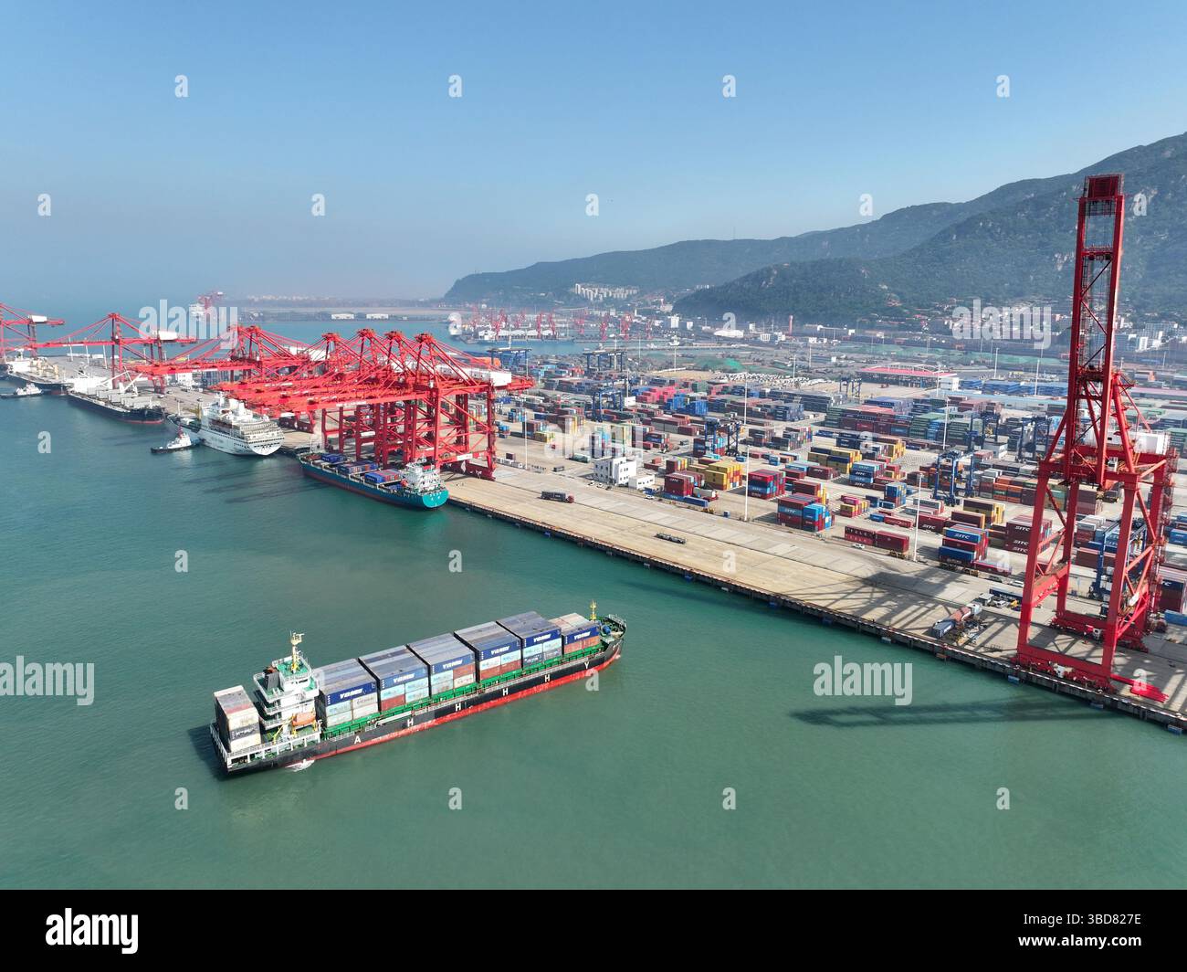 Aerial photo shows the container terminal of Lianyungang Port ...
