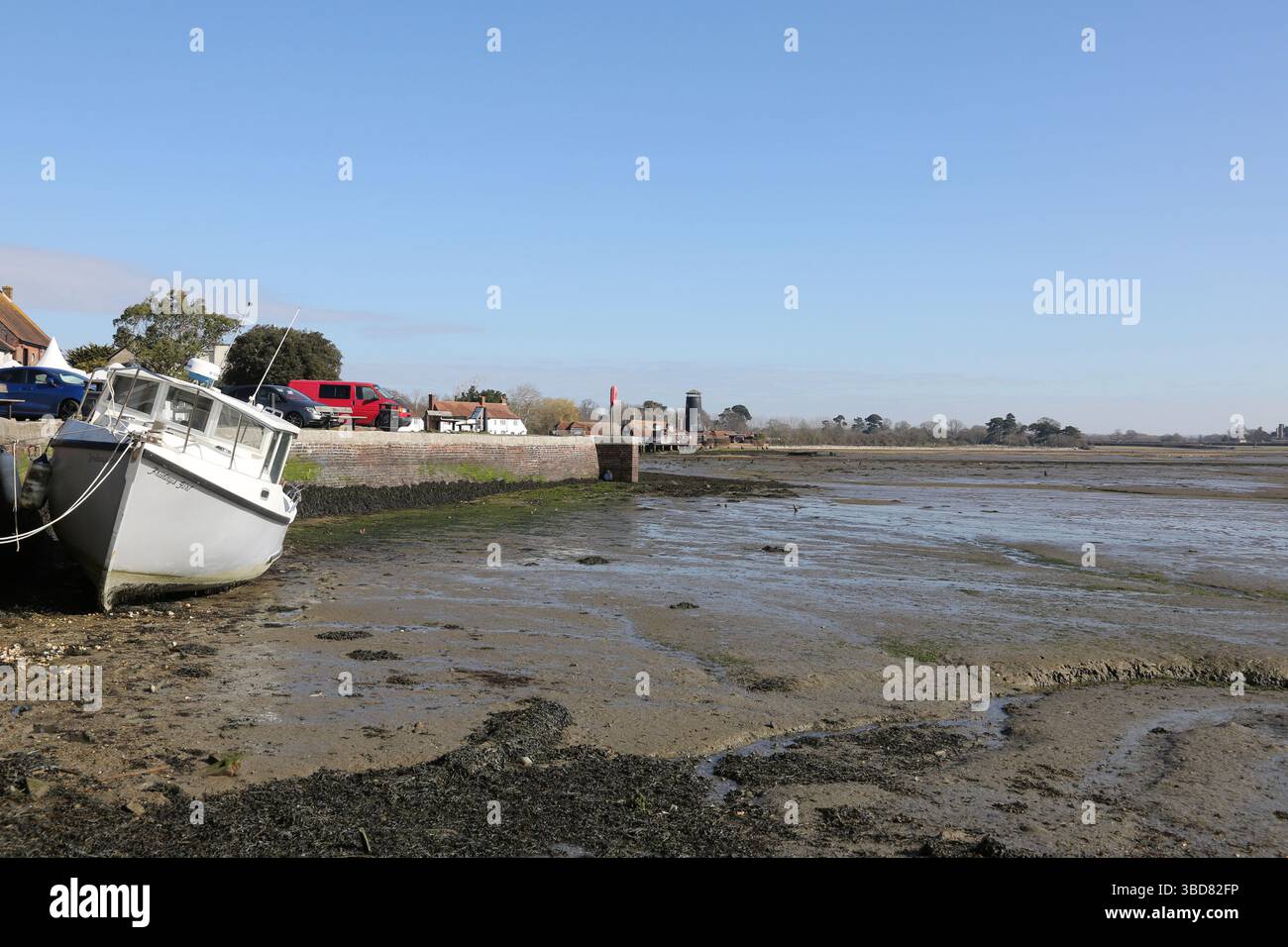 Tide out at Langstone Harbour Stock Photo - Alamy