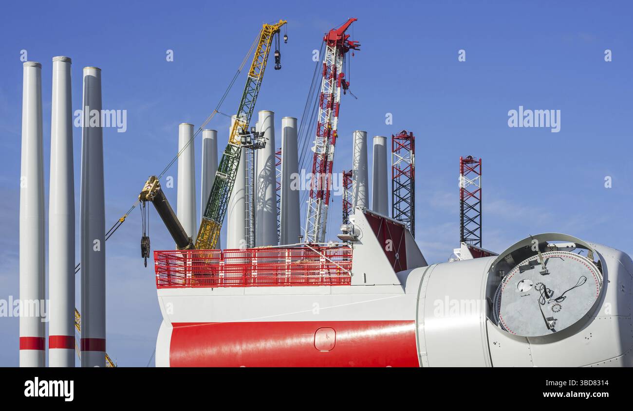 Wind turbine nacelle with rotor hubs and tower sections for offshore ...