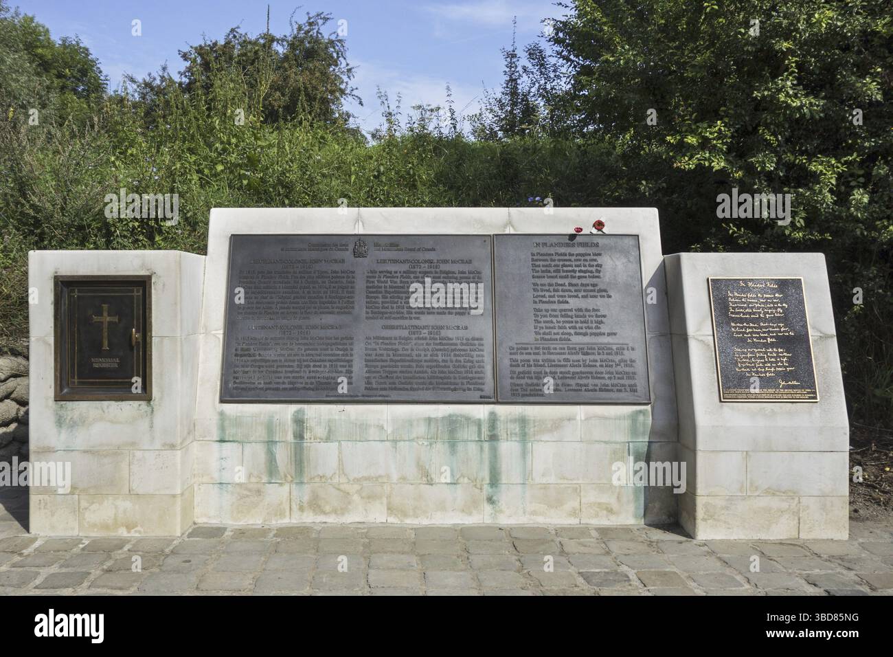 First World War One memorial to Dr John McCrae, Canadian Lieutenant ...