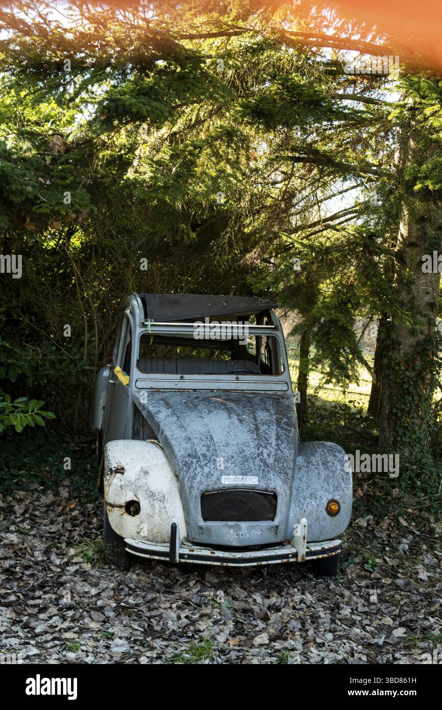 Old french 2CV Citroen, legendary French vehicle Stock Photo - Alamy