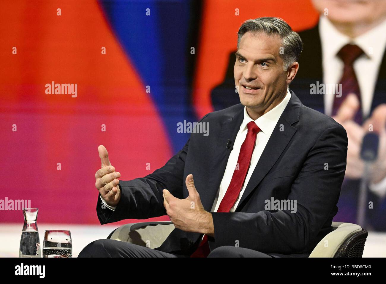 Frederik Pleitgen Journalist 05/25 her Frederik Pleitgen am 20. Mai 2025 in Markus Lanz , ZDF TV ...