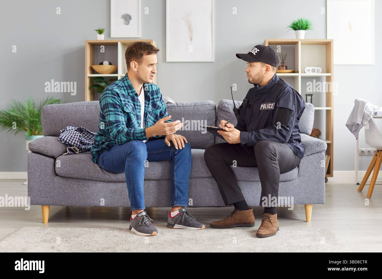 Male victim witness giving hi-res stock photography and images - Alamy