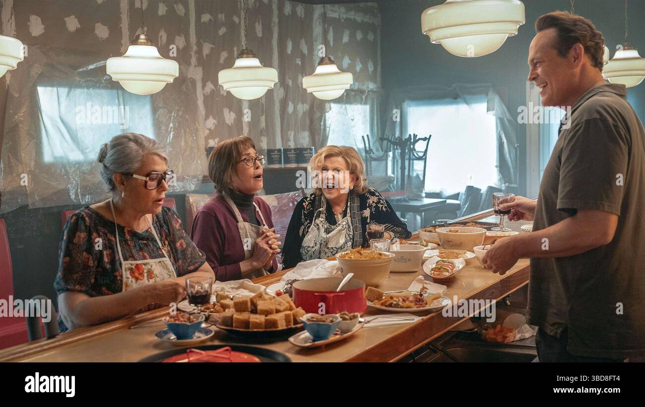 BRENDA VACCARO, LORRAINE BRACCO, TALIA SHIRE and VINCE VAUGHN in NONNAS ...