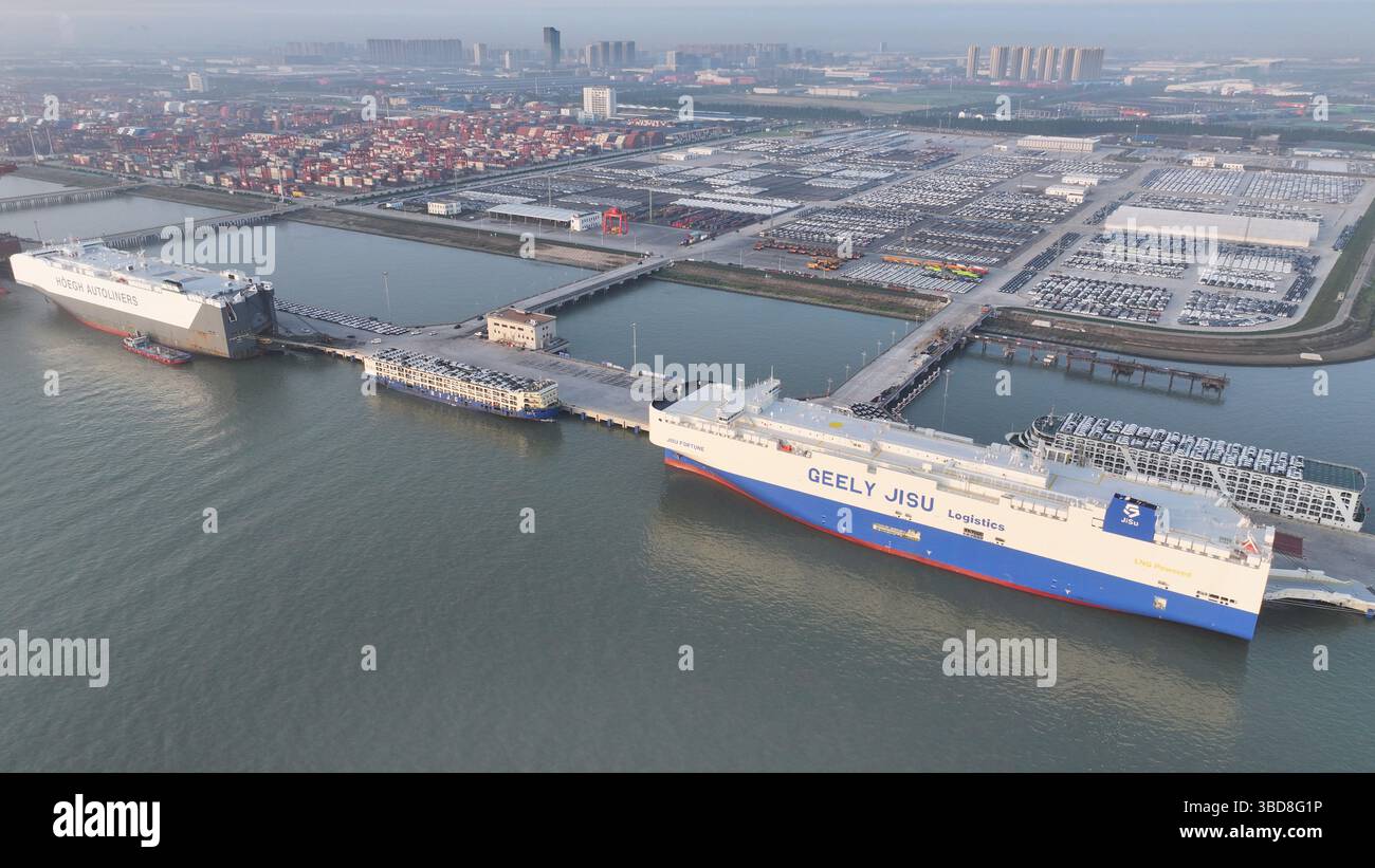The JISU FORTUNE ship, carrying over 5,000 vehicles at Taicang Port, is ...