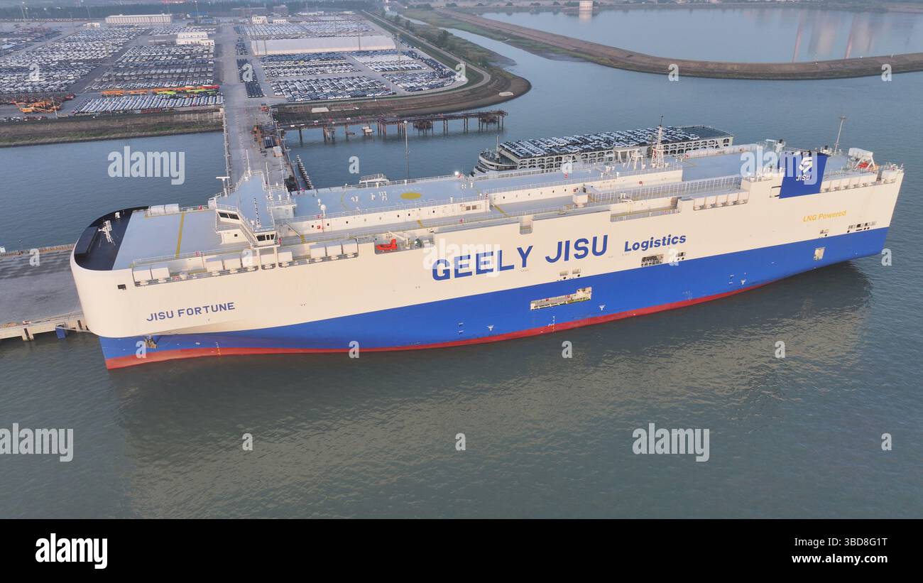 The JISU FORTUNE ship, carrying over 5,000 vehicles at Taicang Port, is ...