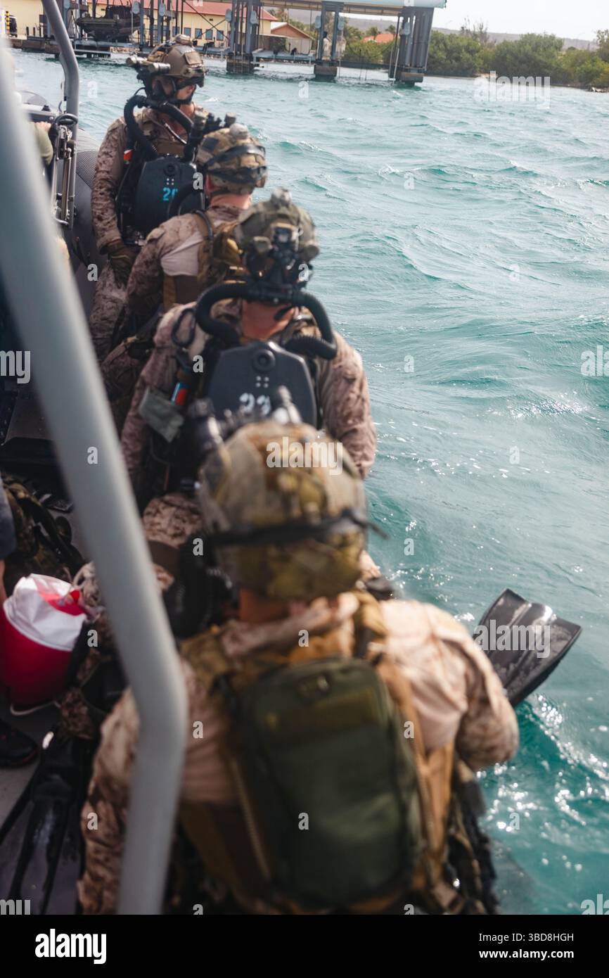 U.S. Marines and Sailors with 2d Force Reconnaissance Company, 2d ...