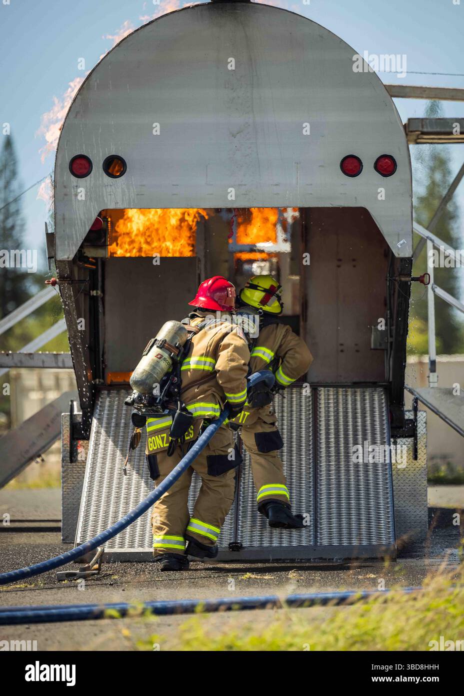 Federal firefighters, assigned to Commander Navy Region Hawaii (CNRH ...