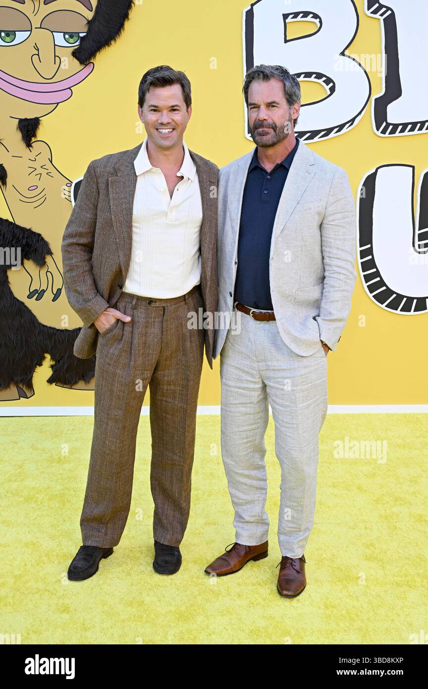 Andrew Rannells mit Partner Tuc Watkins bei der Premiere der 8. und ...