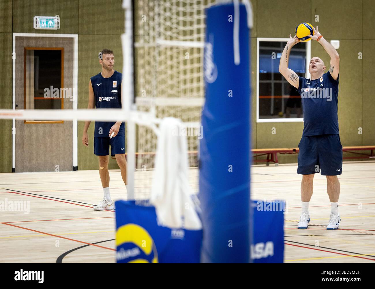 ARNHEM - Wessel Keemink and national coach Joel Banks during a training ...