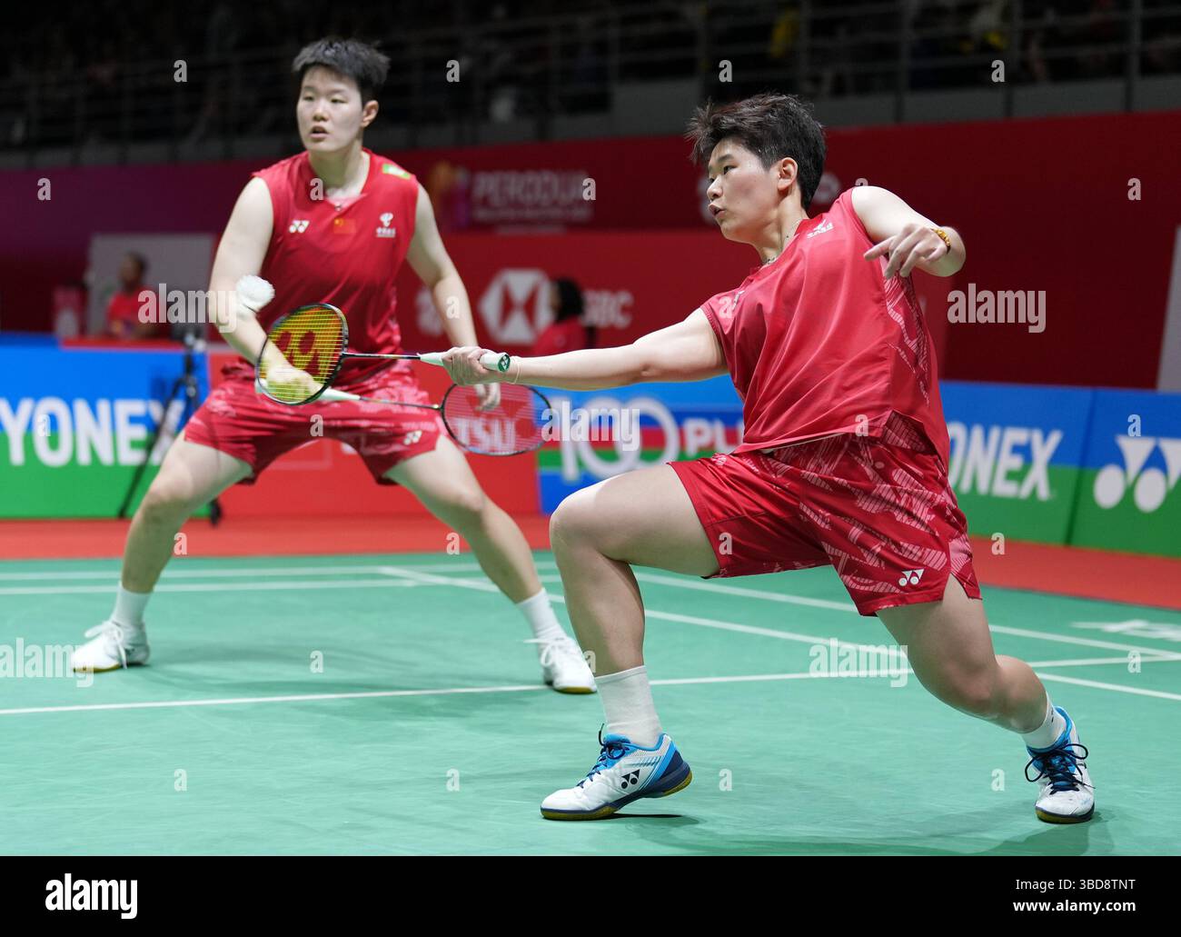 (250523) -- KUALA LUMPUR, May 23, 2025 (Xinhua) -- Liu Shengshu (L)/Tan ...