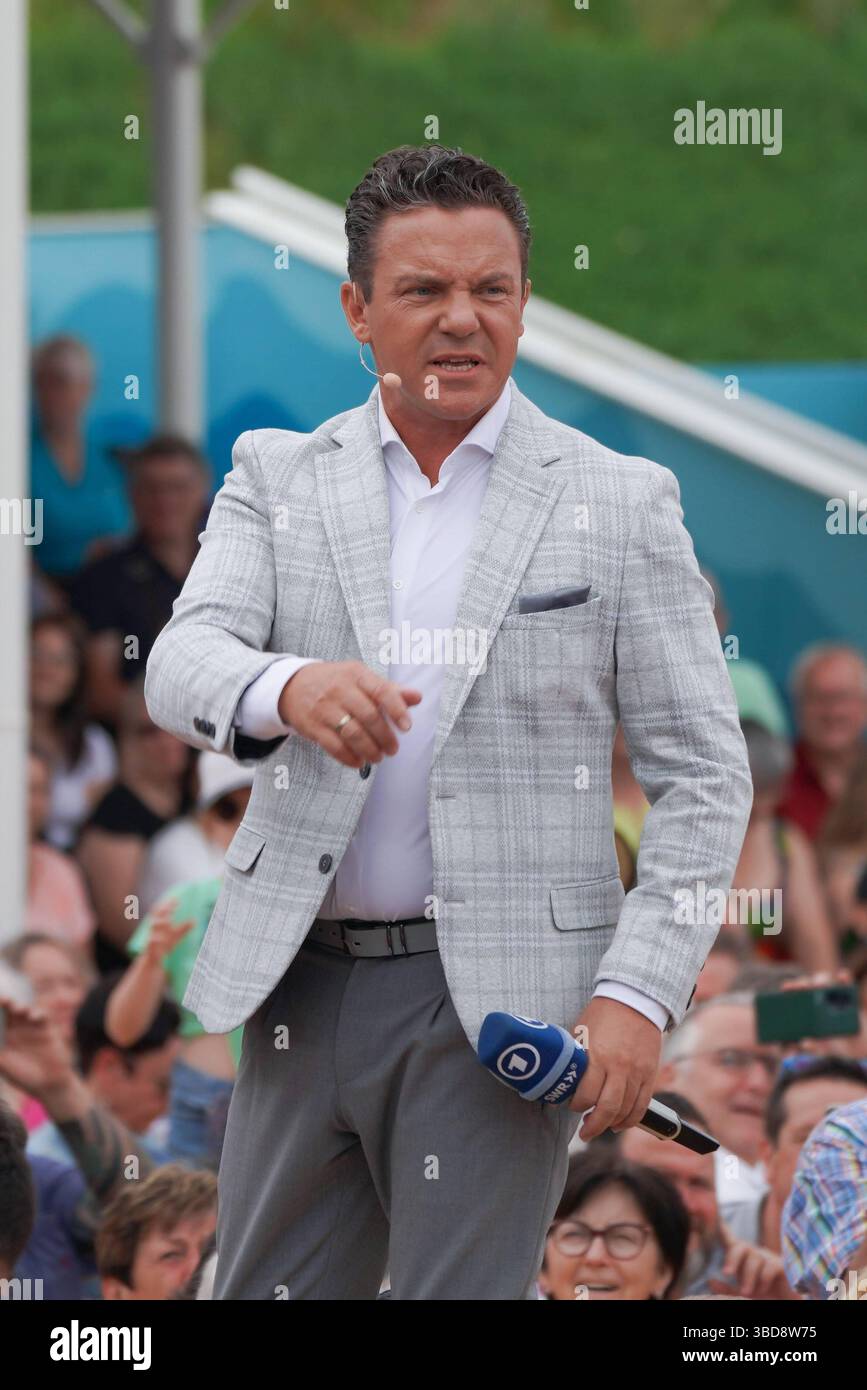 ARD Fernseh Live Show wird im 18. Jahr im Europapark in Rust produziert. Moderator Stefan Mross ...