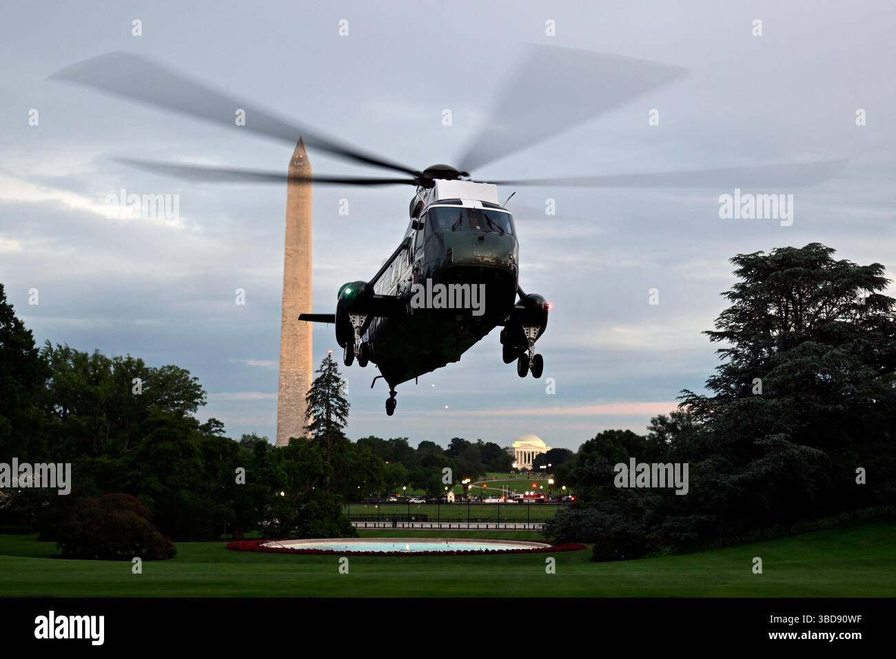President Donald Trump aboard Marine One arrives on the South Lawn of ...