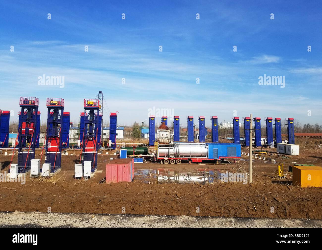 Oilfield extraction steam injection hi-res stock photography and images ...