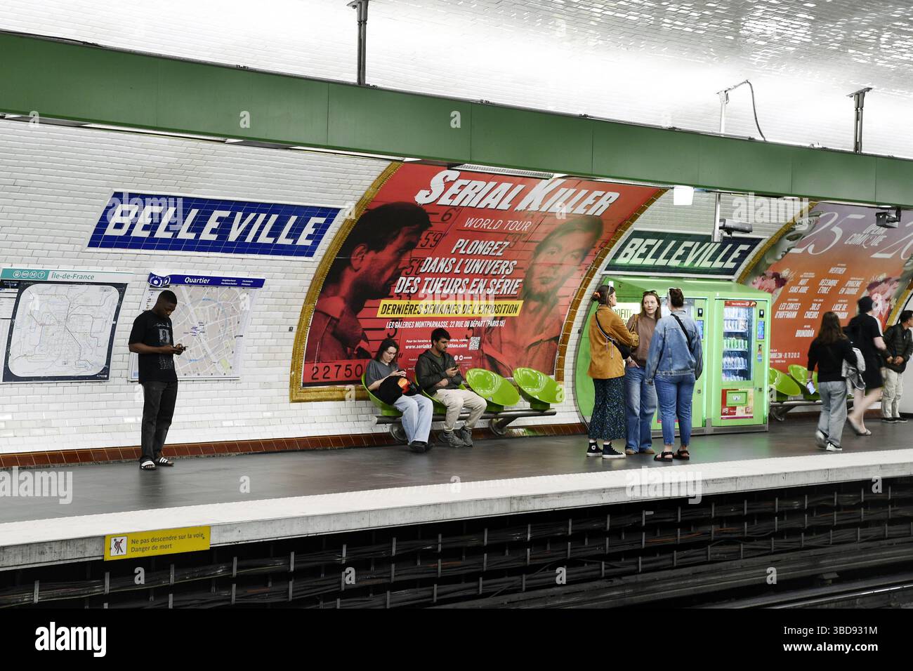 Inside the Parisian metro of Paris - France Stock Photo - Alamy