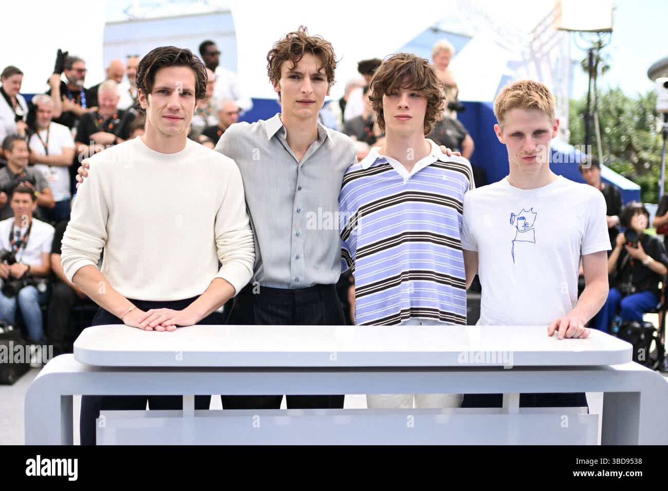 Abraham Wapler, Vassili Schneider, Paul Kircher and Valentin Campagne ...