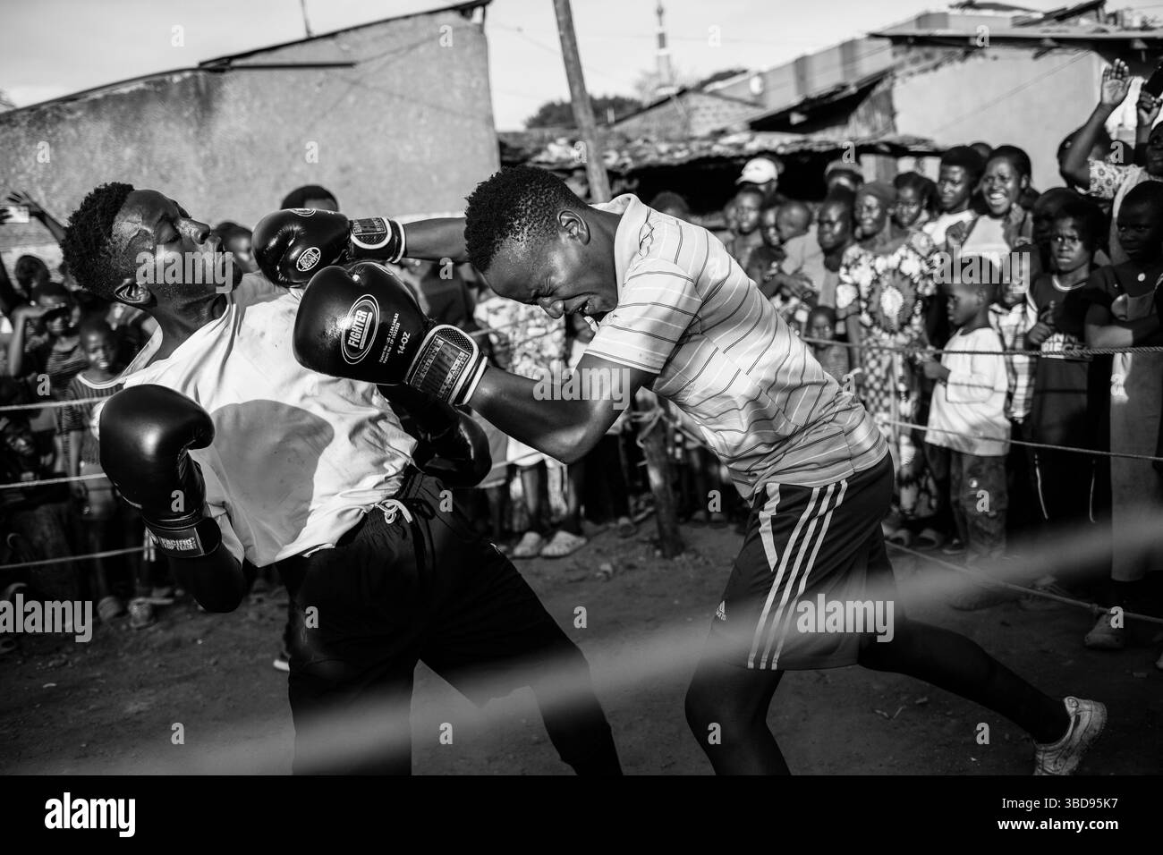 Boxing in Katanga slum, Kampala, Uganda, Africa Stock Photo - Alamy