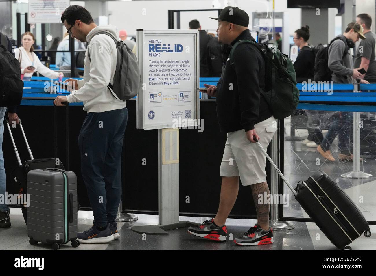Travelers wait to go through security check point at O'Hare ...