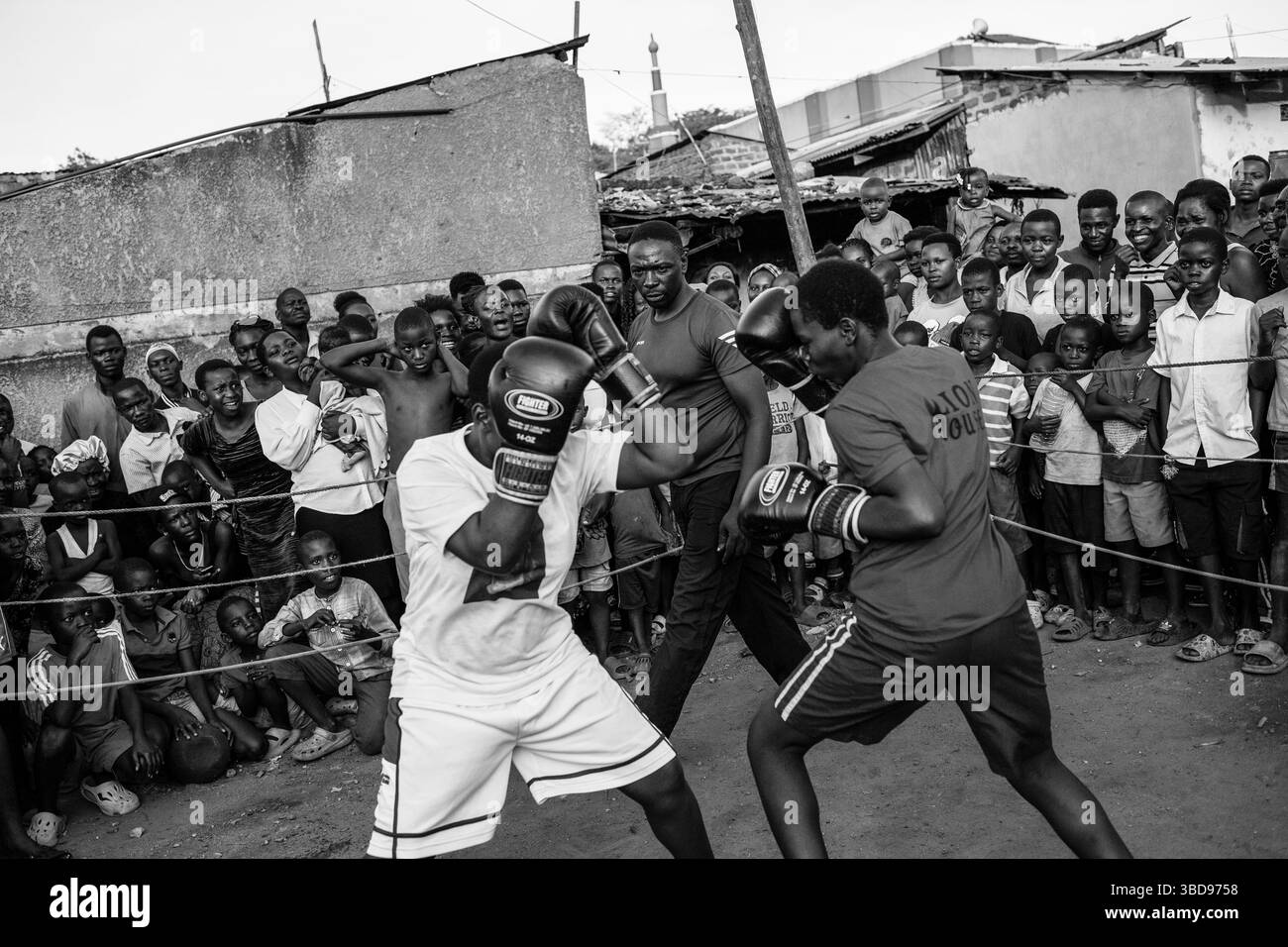 Boxing in Katanga slum, Kampala, Uganda, Africa Stock Photo - Alamy