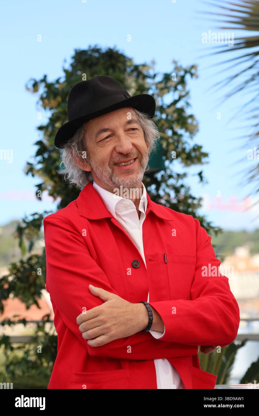 Cannes, France. 23rd May, 2025. Arthur H at the Ange film photo call at ...