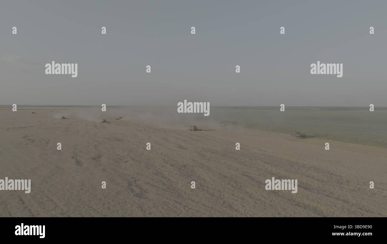 Combine harvesters in motion hi-res stock photography and images - Alamy