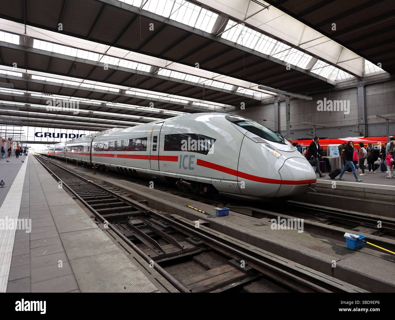 Hier der Blick in München im Hauptbahnhof auf einen Triebkopf ...