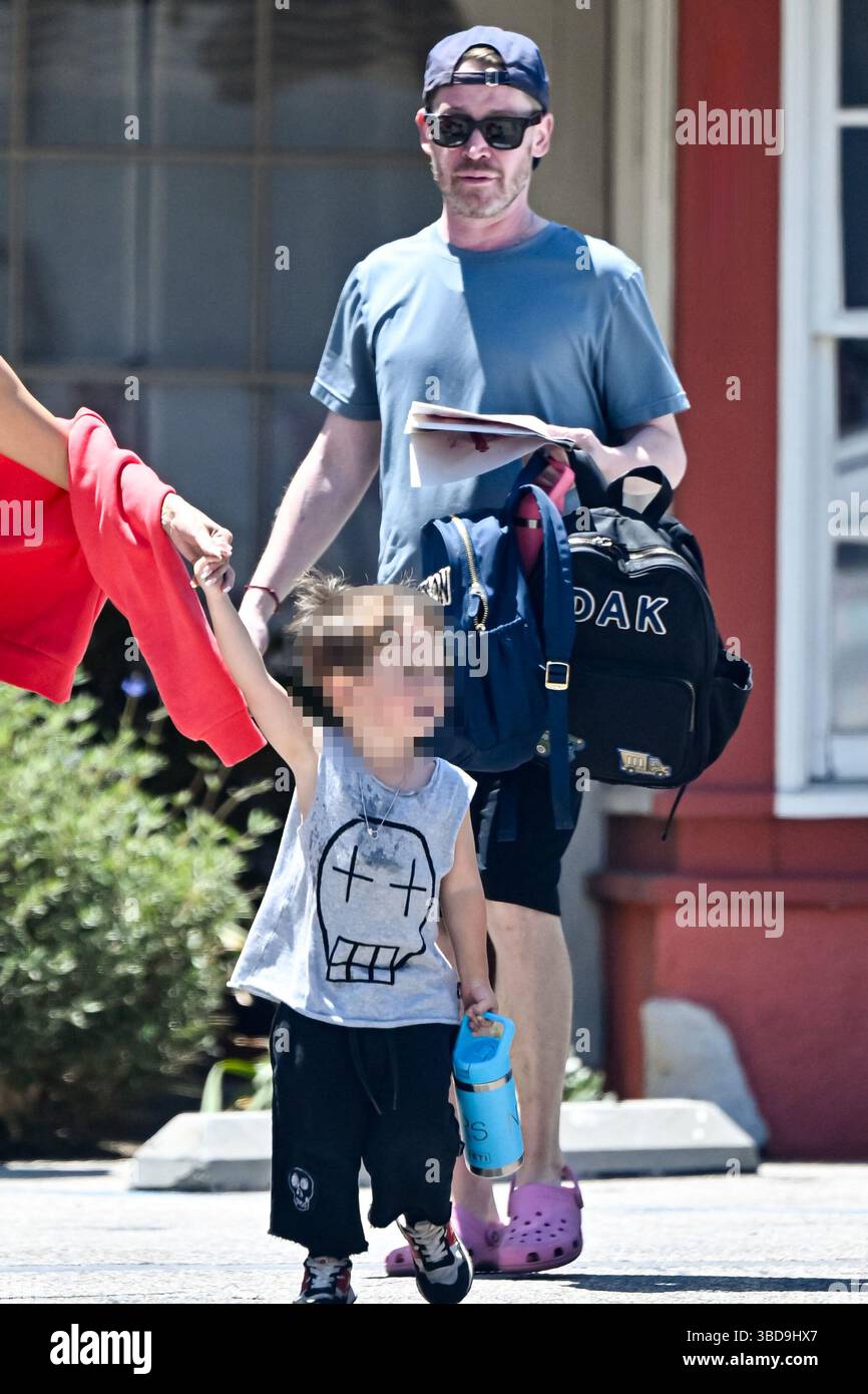 **UNPIXELATED VERSION AVAILABLE. CONTACT PHOTODESK@INSTARIMAGES.COM TO ...