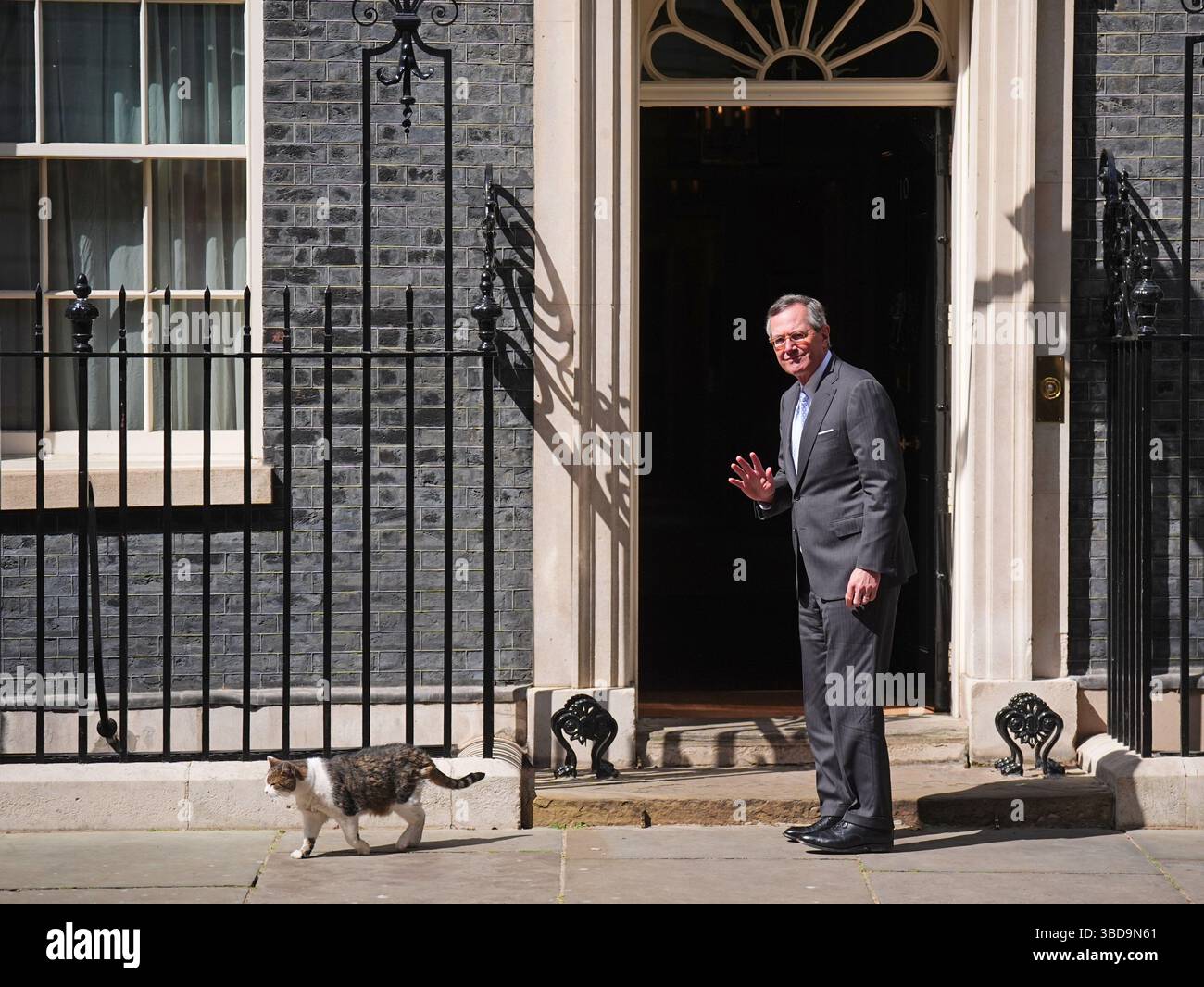 US Ambassador to the UK Warren A. Stephens arrives in Downing Street ...
