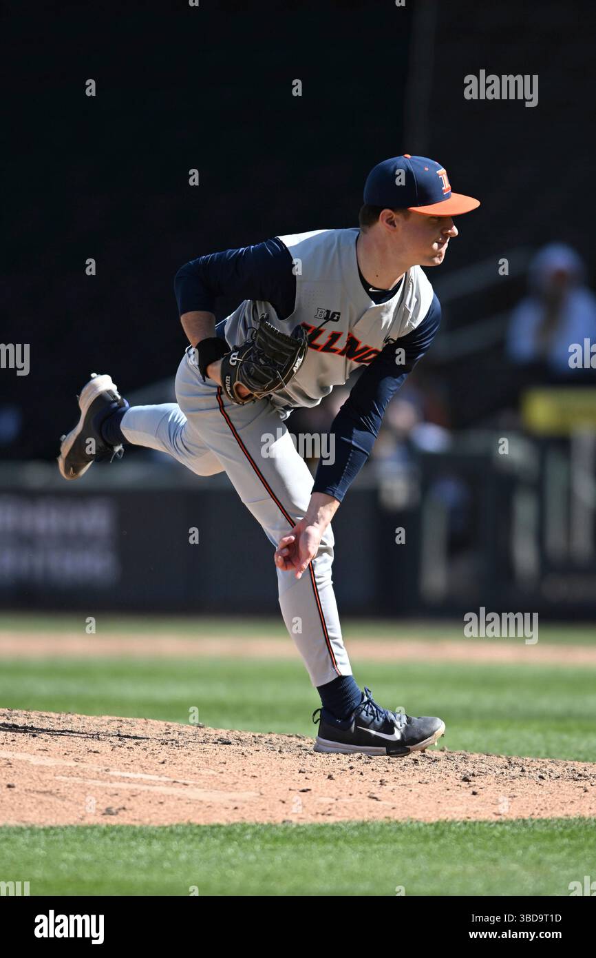 Illinois Fighting Illini pitcher Evan Clark (31) delivers a pitch ...