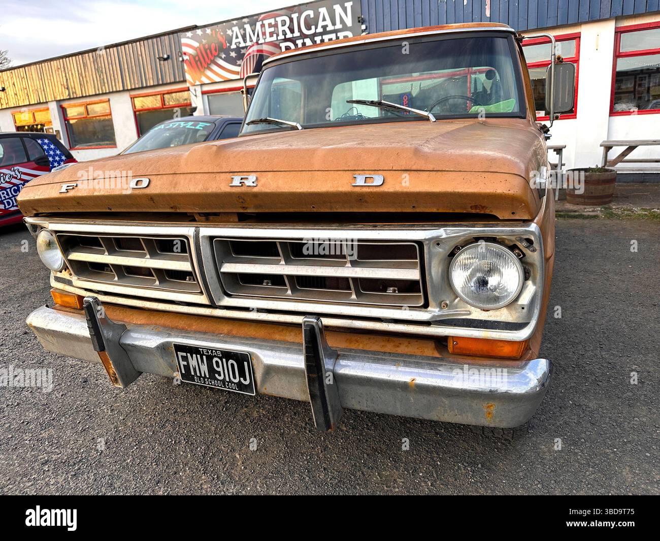bronze gold coloured Ford F250 or F100 pickup truck Stock Photo - Alamy