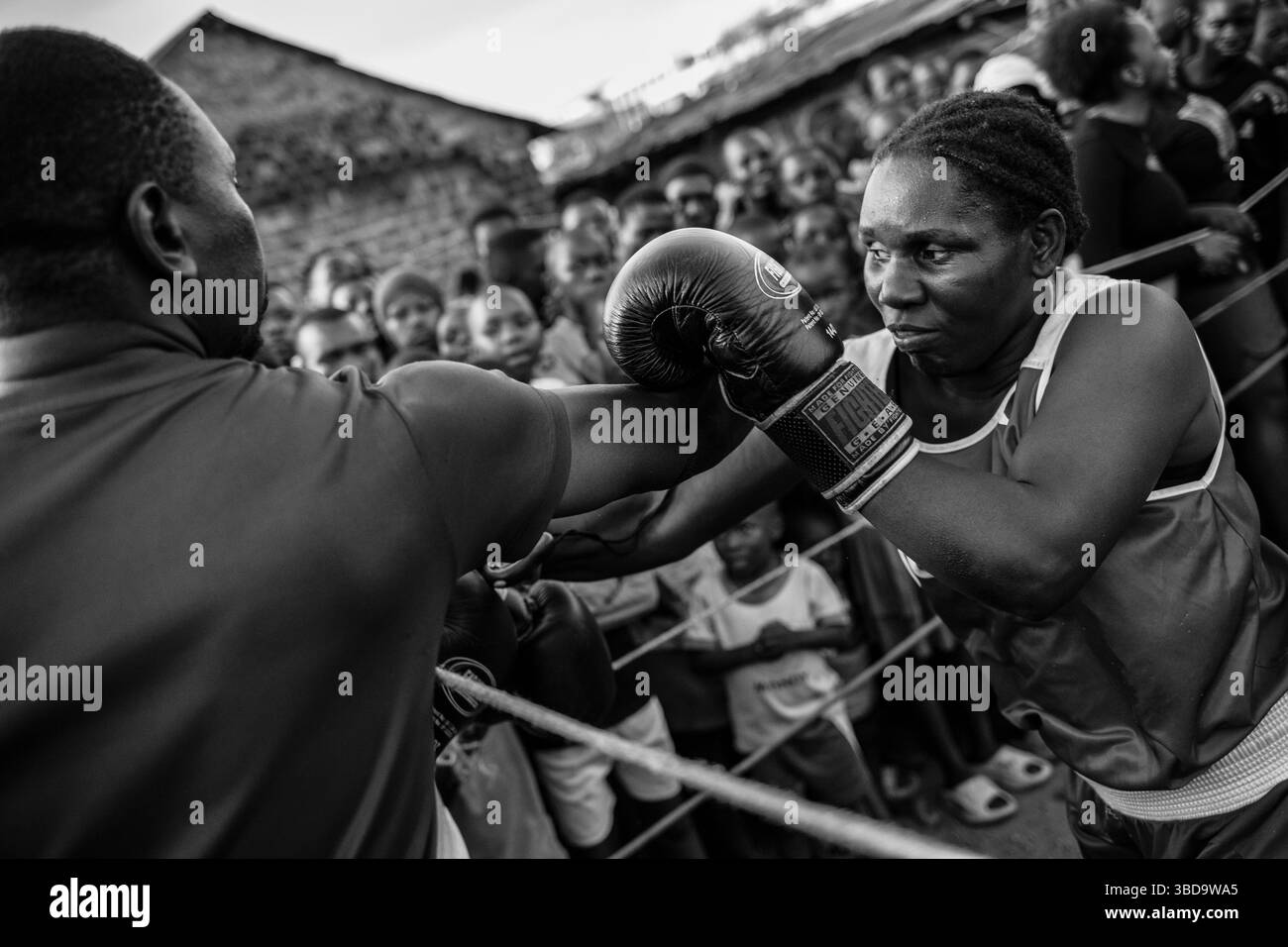 Boxing in Katanga slum, Kampala, Uganda, Africa Stock Photo - Alamy