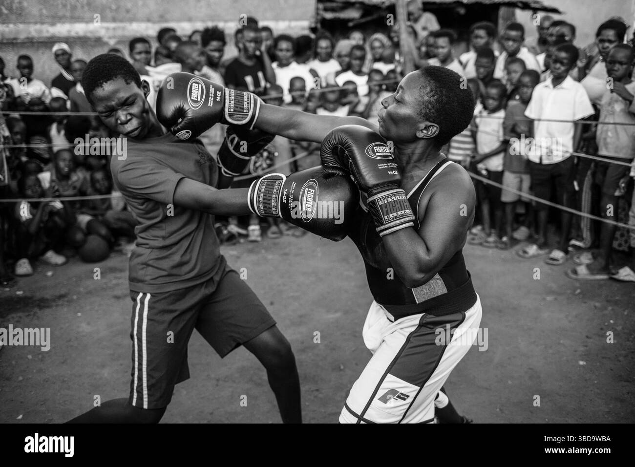 Boxing in Katanga slum, Kampala, Uganda, Africa Stock Photo - Alamy