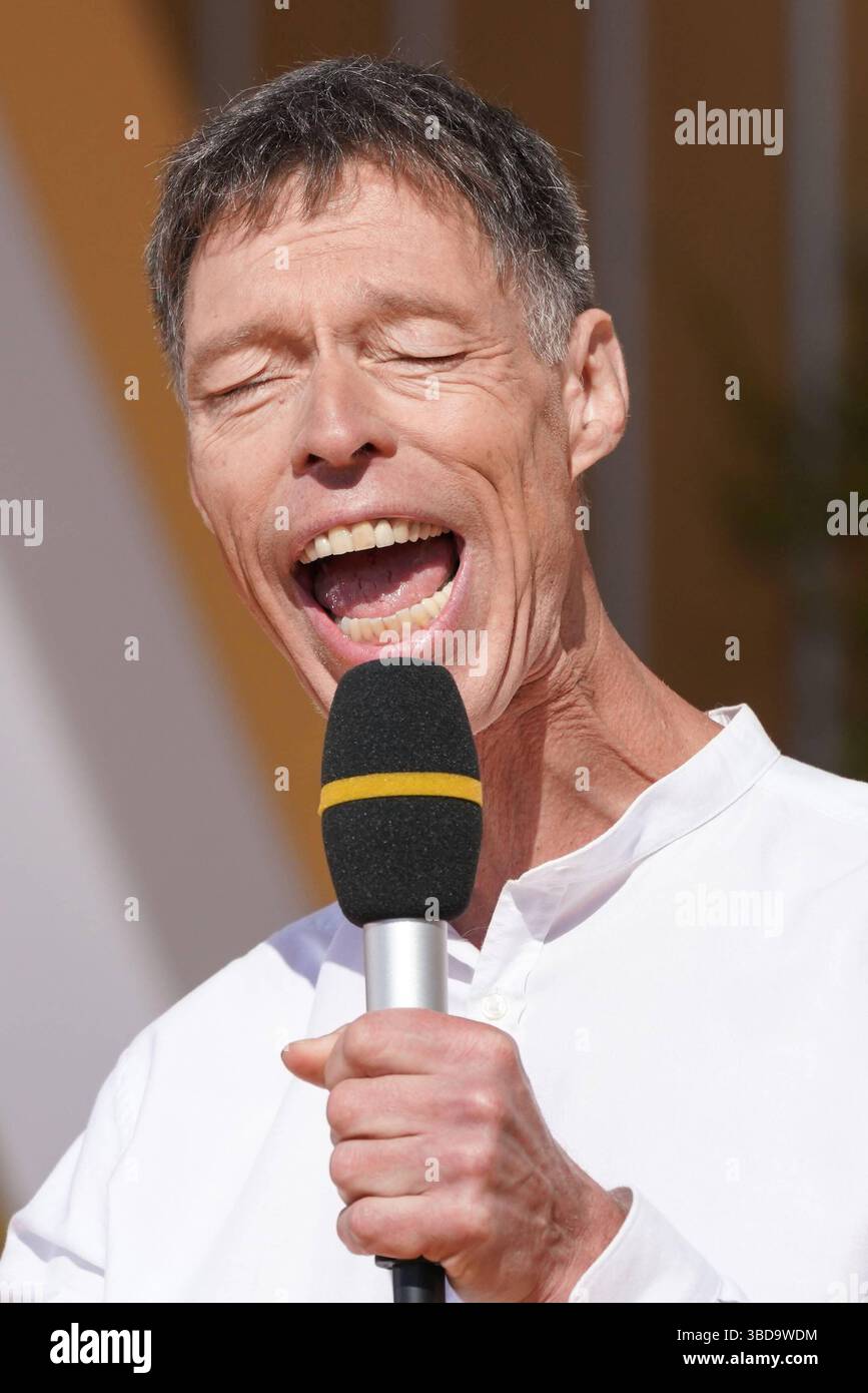 Stimmung und Emotionen bei der letzten Livesendung, vor etwa 2500 ...