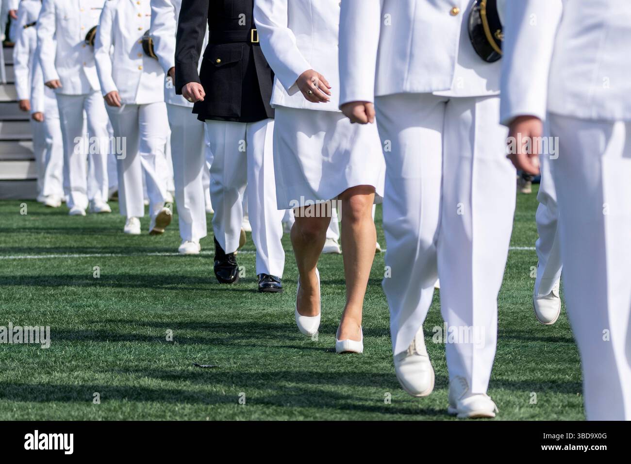 Midshipmen arrive for the Naval Academy Graduation and Commissioning ...