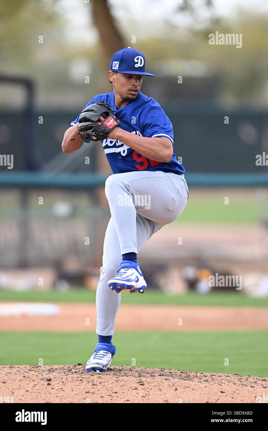 Los Angeles Dodgers pitcher Nicolas Cruz (92) delivers a pitch during a ...