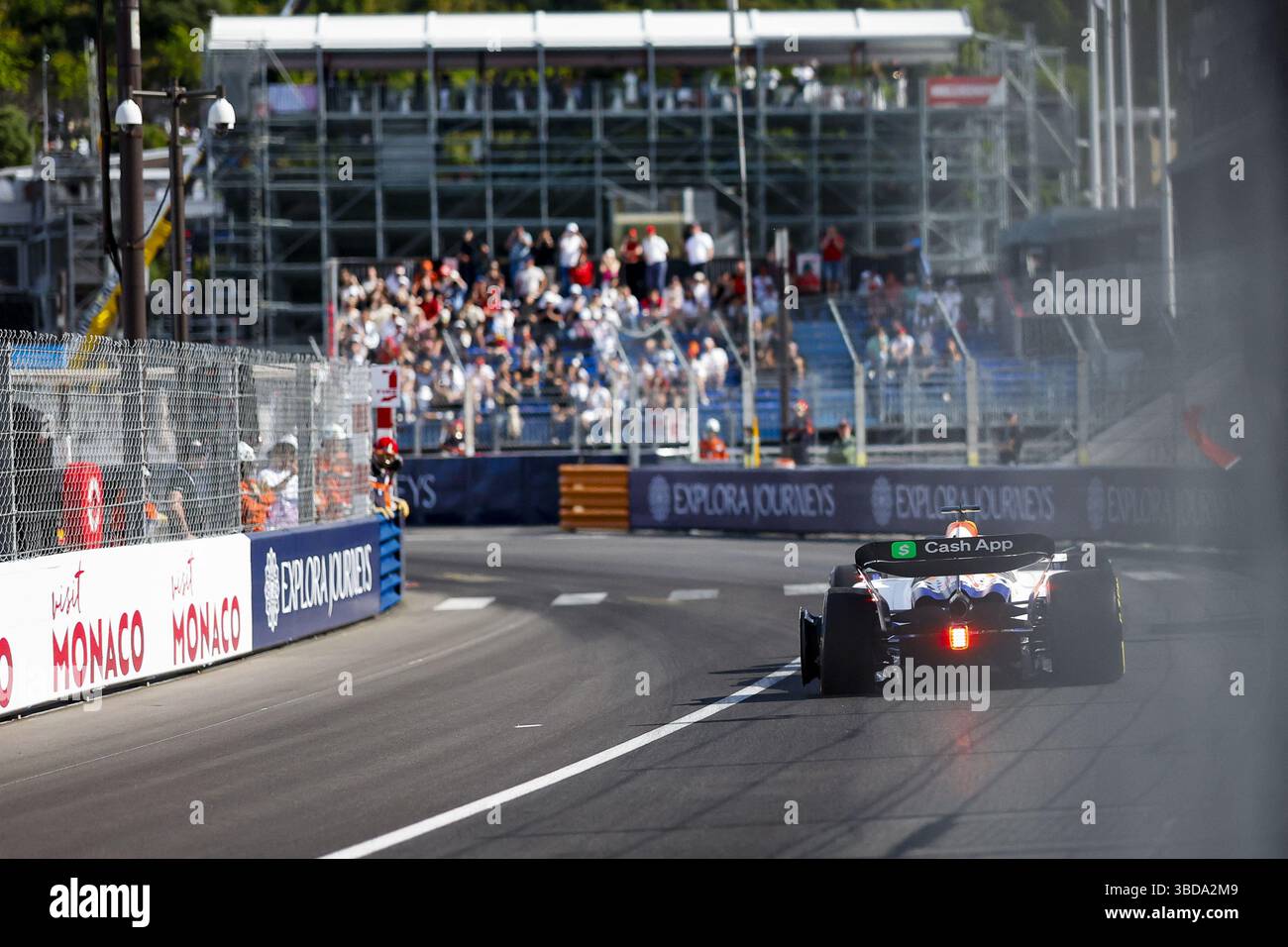 06 HADJAR Isack (fra), Visa Cash App RB F1 Team VCARB02, action after his crash in FP2 during ...