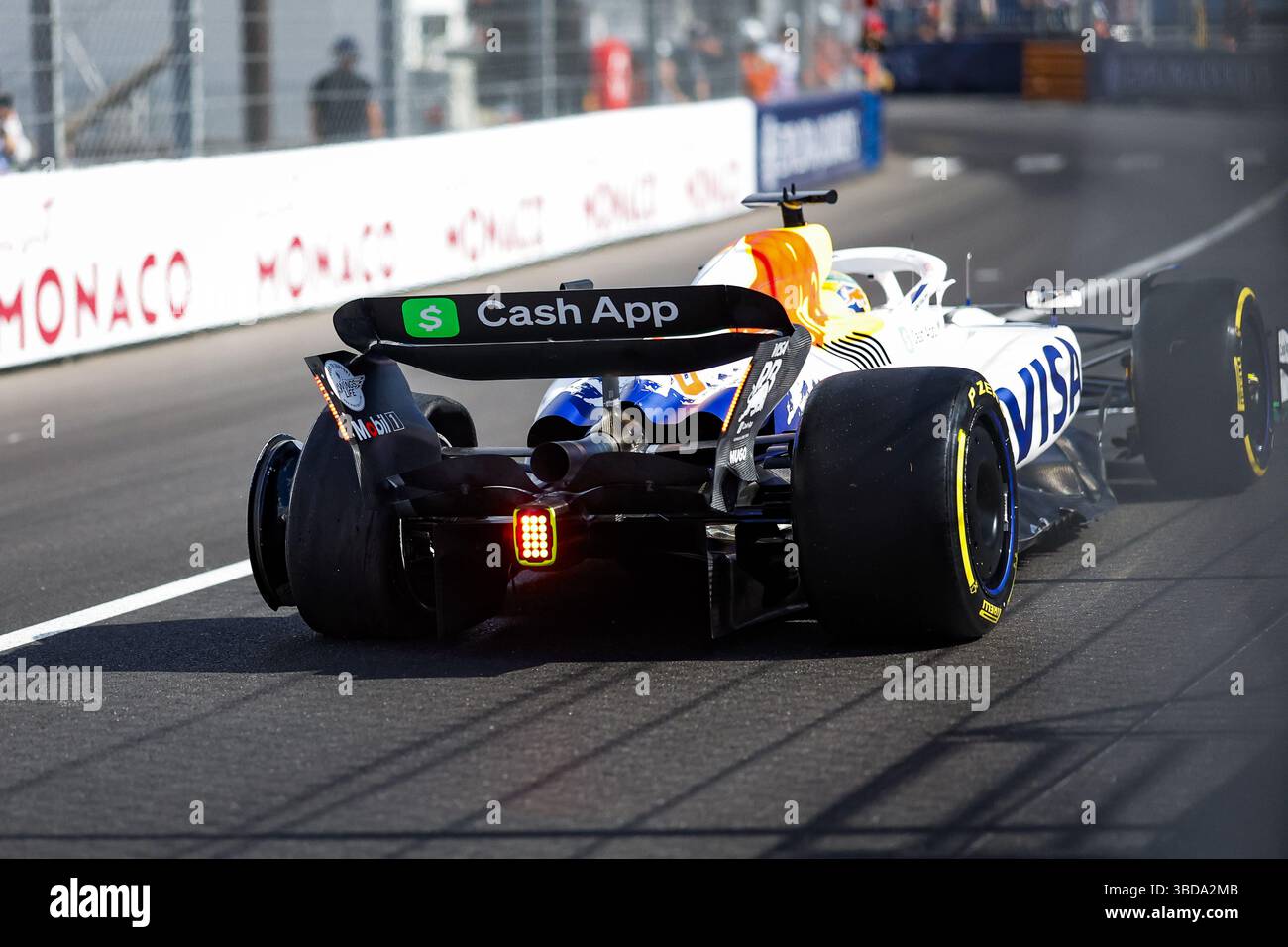 06 HADJAR Isack (fra), Visa Cash App RB F1 Team VCARB02, action after his crash in FP2 during ...